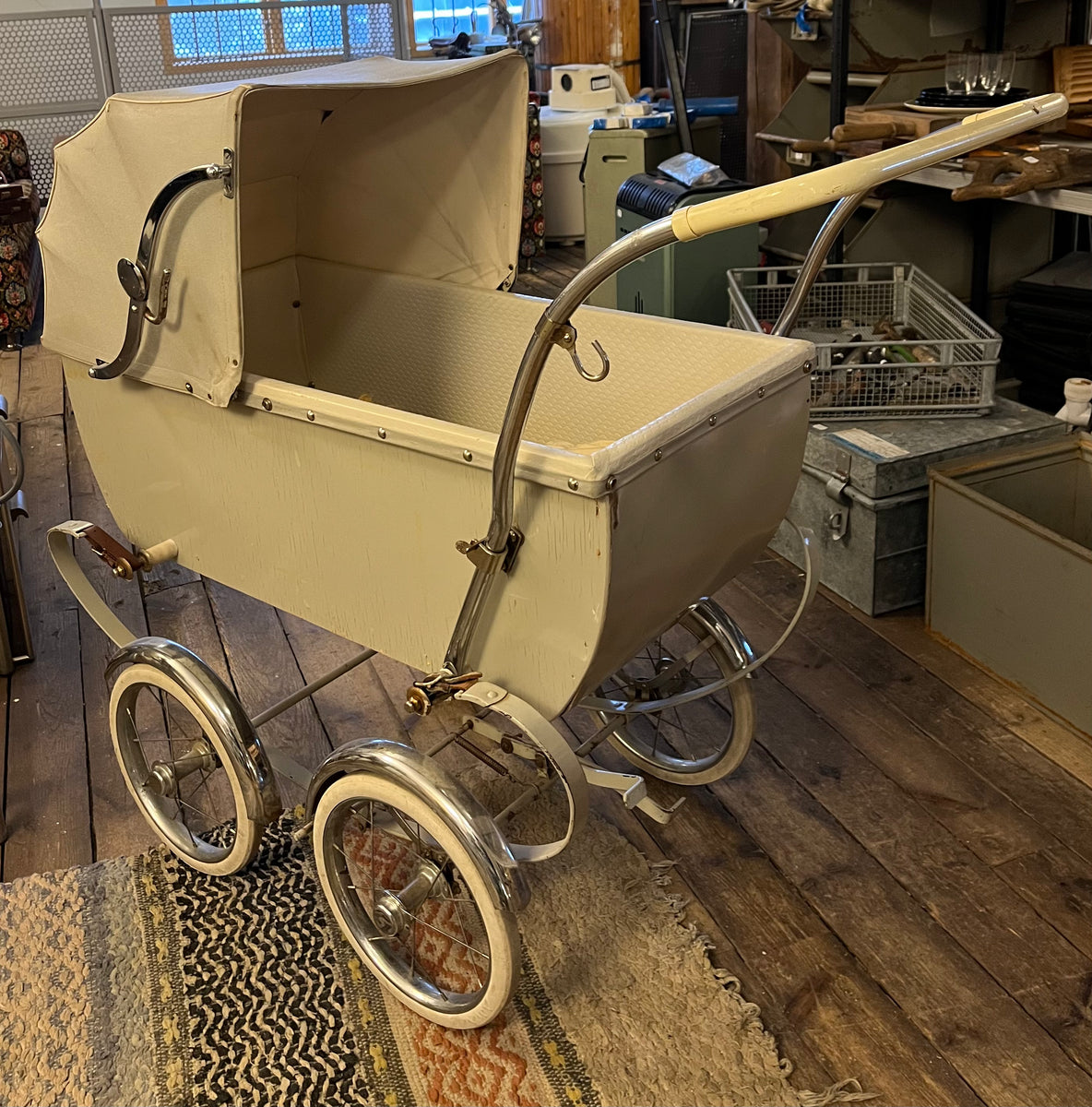 Retro barnvagn – Hustillhus